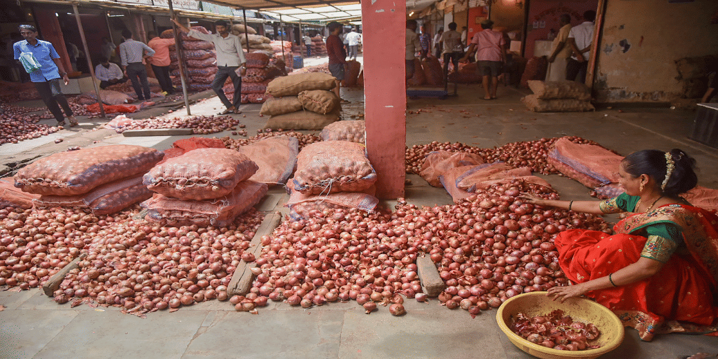 Onion farmers seethe seek floor price to calculate export duty | Onion farmers seethe; seek ...